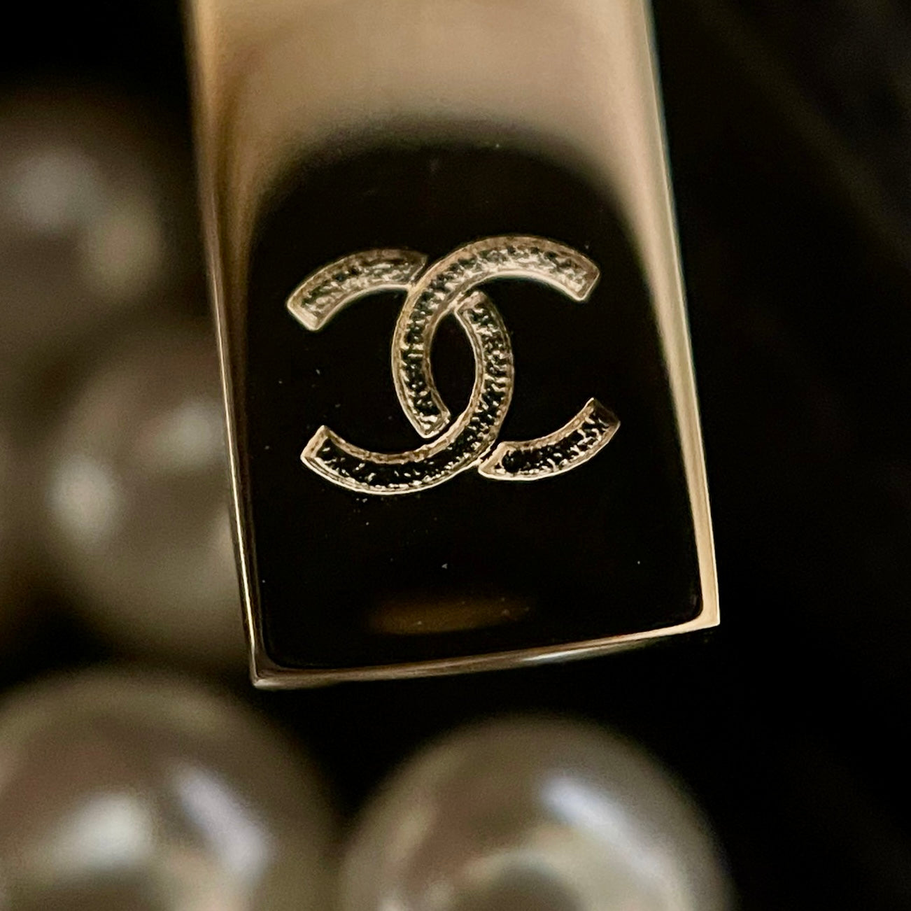 😳 CC logo on the Zipper pulls 😳